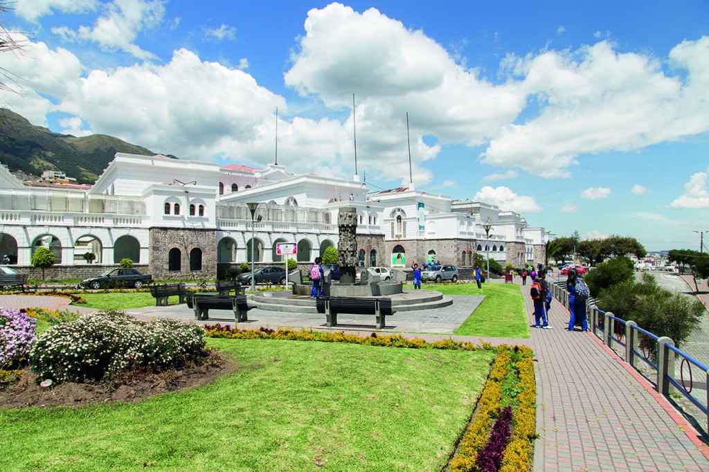 Centro de Arte Contemporáneo de Quito - Clave!