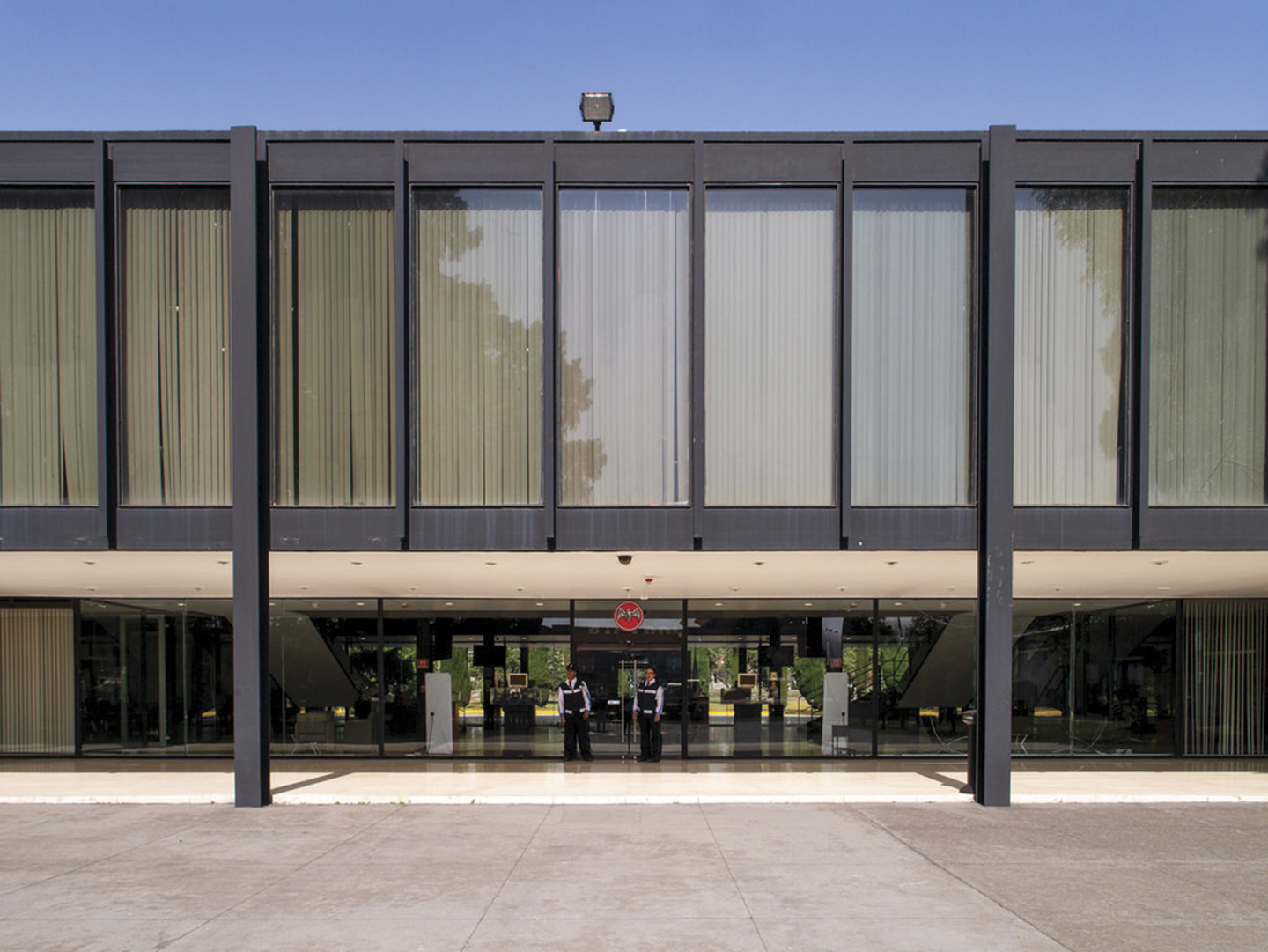 El legado de Mies van der Rohe en México - CLAVE!